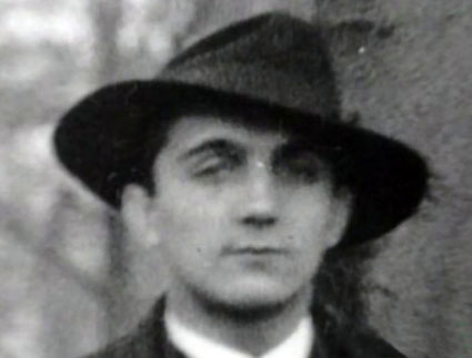 Le moment venu, on les fit descendre au moyen d'une corde de plus de ...